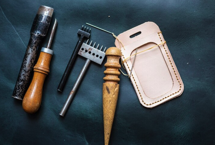 How to Choose the Best Leatherworking Tools in the UK - Selftoview